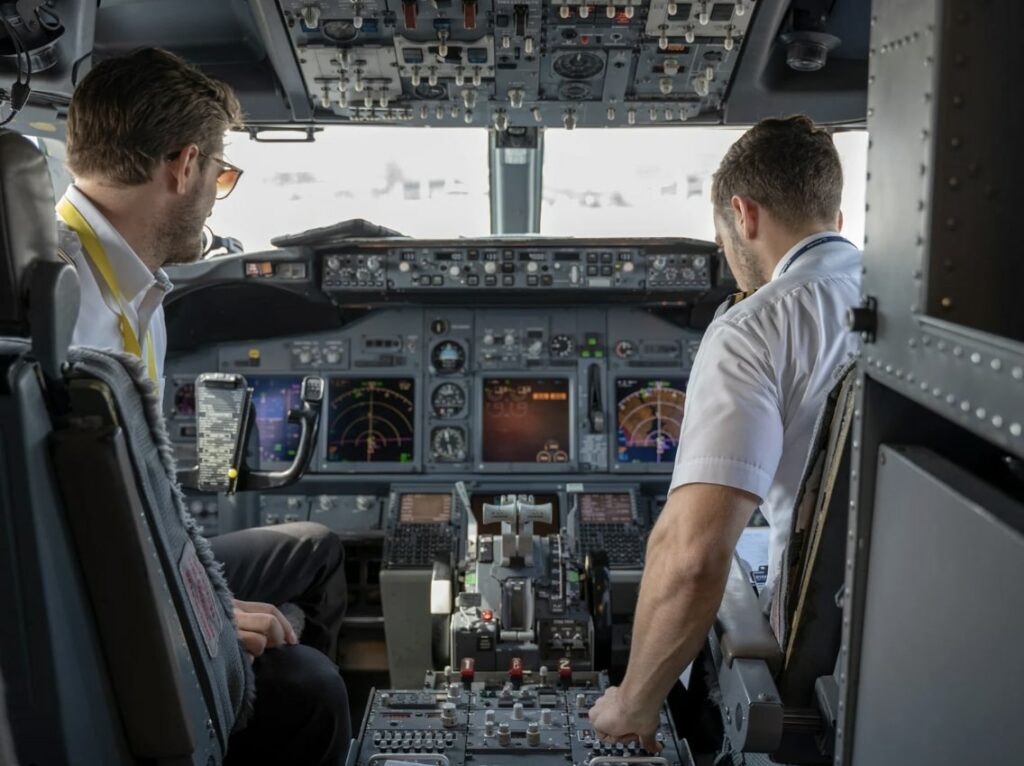 Watching Planes at the Manchester Runway: A Guide [2026 ]