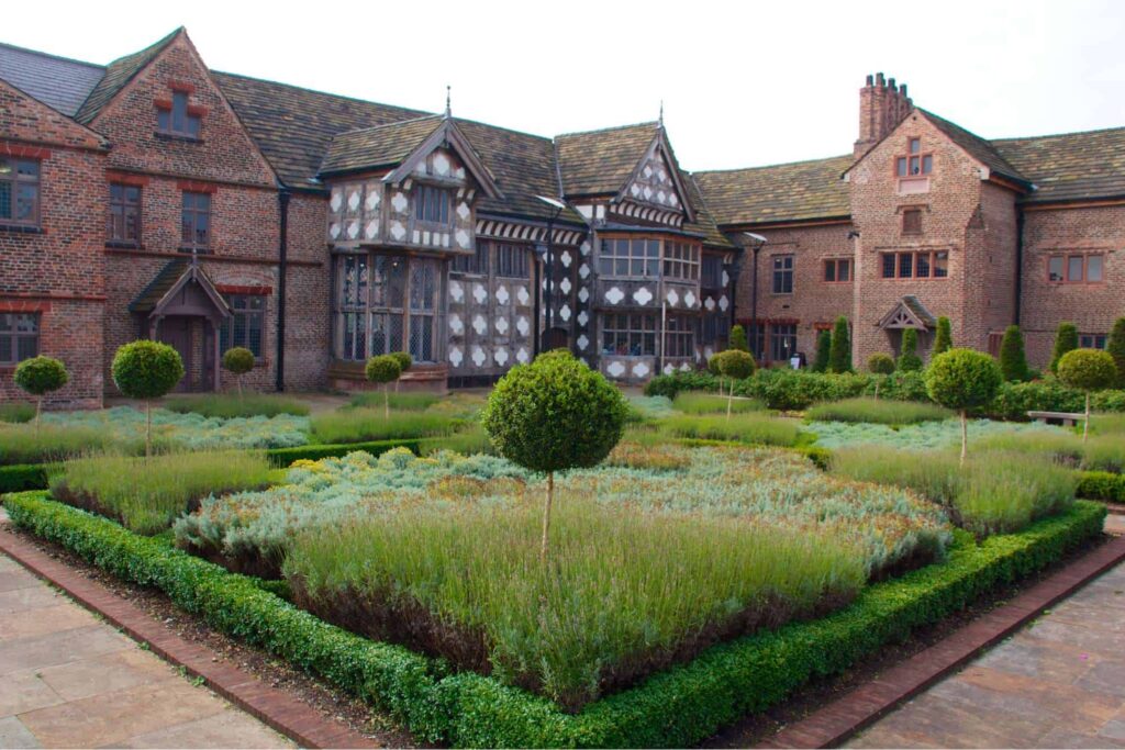The 20 Most Haunted Houses in Manchester [2026 ]